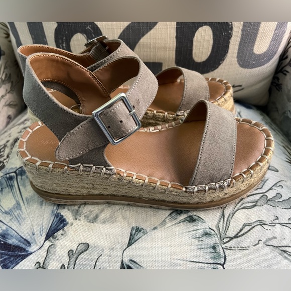 Universal Thread | Shoes | Universal Threads Wedge Sandals | Poshmark